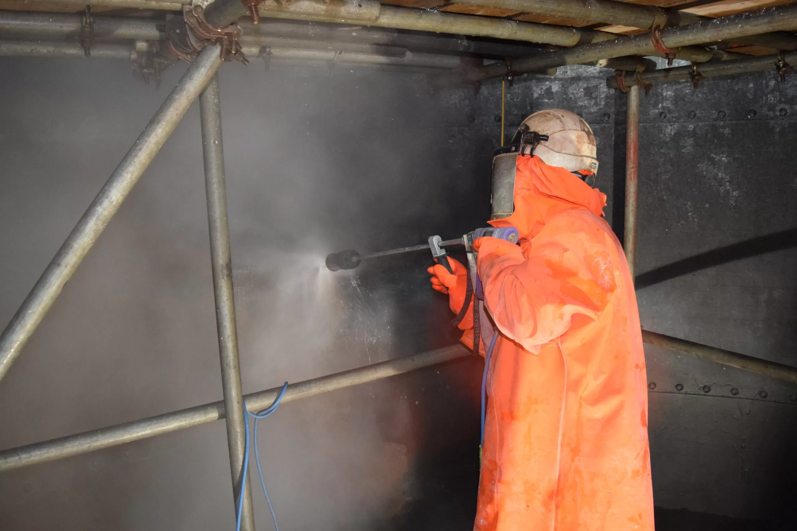 Man Entry Tank Cleaning | UHP Water Jetting | Hydroblast